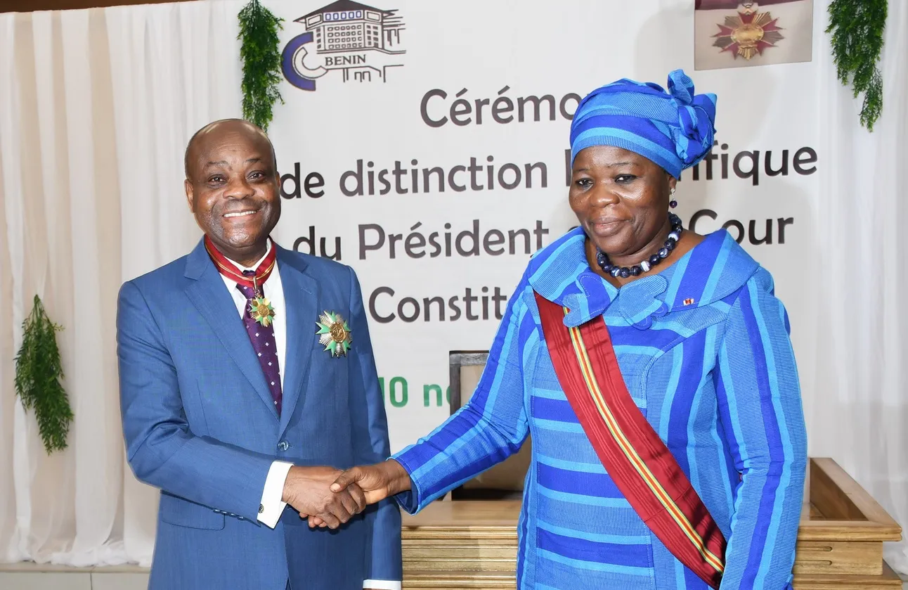 Reconnaissance de mérite: Dorothé Sossa décoré